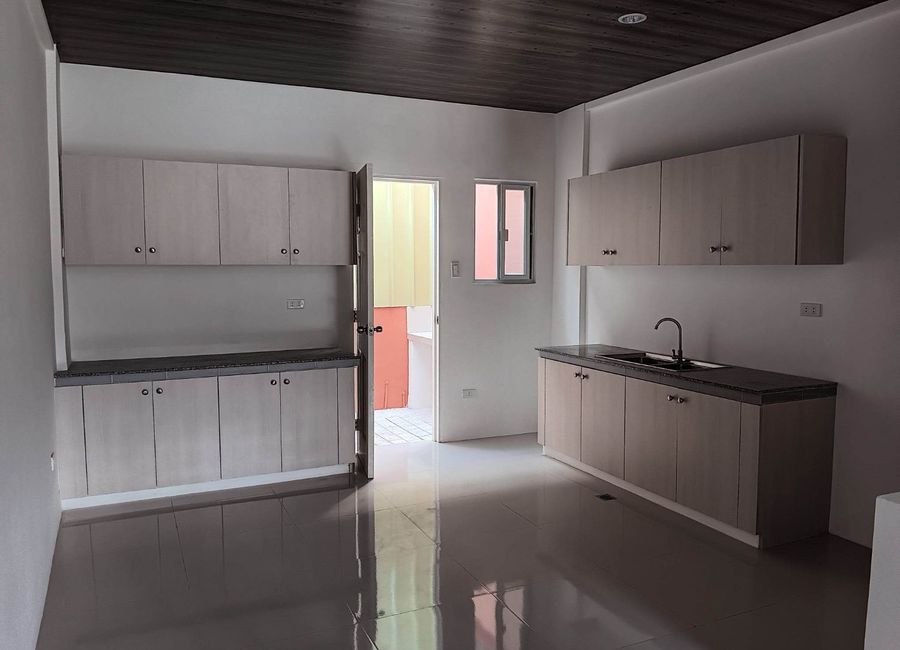 3 Bedrooms Townhouse for Sale in Sun Valley Paranaque - JB | Lamudi.com.ph