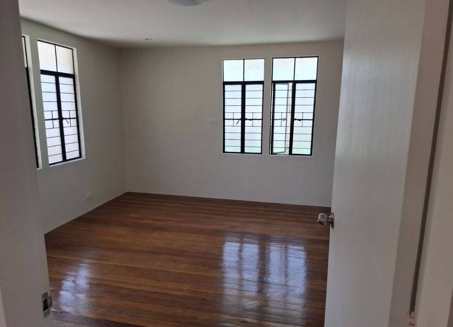 Pre-owned House and Lot for Sale in Paranaque 2Storey Spacious-MD ...