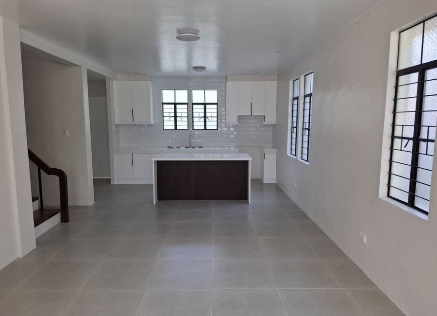 Pre-owned House and Lot for Sale in Paranaque 2Storey Spacious-MD ...