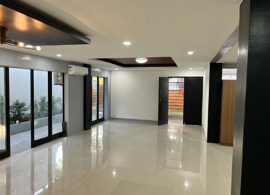 FOR SALE- 35M NEWLY RENOVATED HOUSE & LOT w/ 3 BEDROOMS & FAMILY OR ...