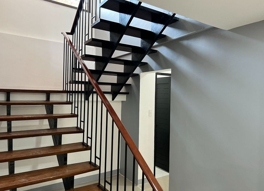 FOR SALE- 35M NEWLY RENOVATED HOUSE & LOT w/ 3 BEDROOMS & FAMILY OR ...