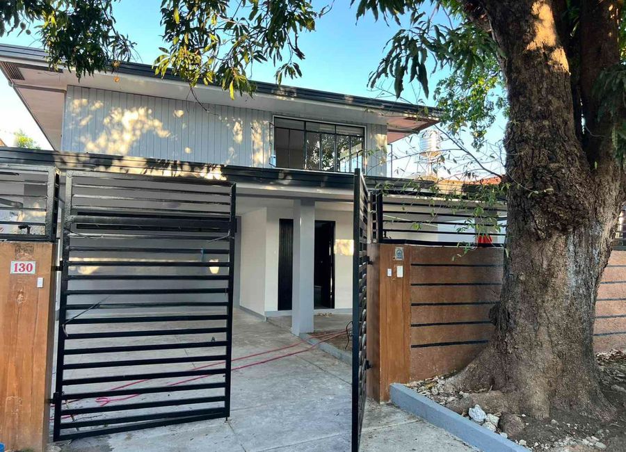 Near Airport 4 Bedrooms House for Sale in Merville Village Paranaque ...