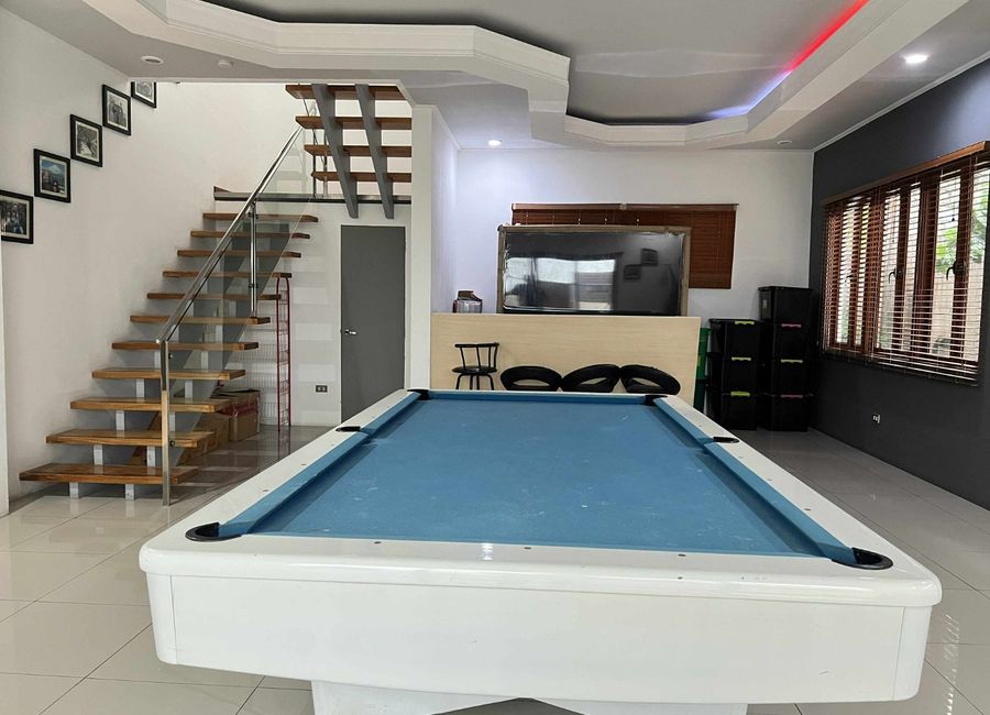 For Sale: Very Well-Maintained Modern House located at Vienna St ...