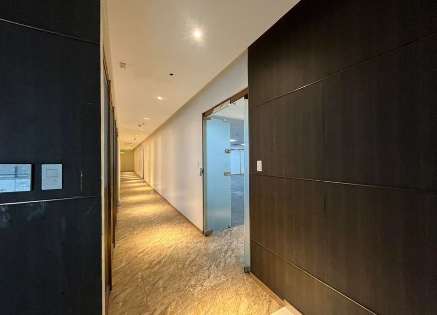 2371 SQM Warm Shell Office Space for Lease in Las Pinas | Lamudi.com.ph
