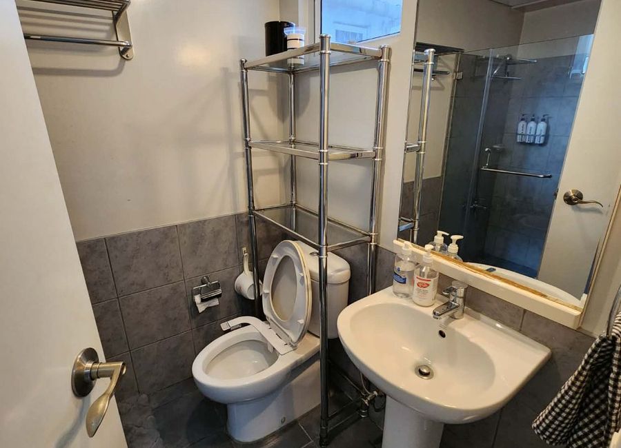 Fully Furnished Studio at The Columns Makati – Legazpi Village | 30sqm ...