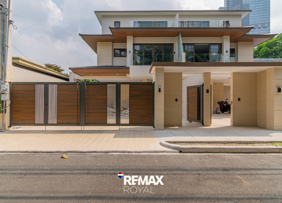 Modern 3-Storey 4 Bedroom Duplex in Bel-Air II Village, Makati | Lamudi ...