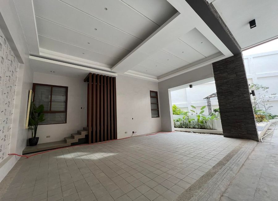 Manila Brandnew Townhouse w/ Home Lift near University Belt, Accessible ...