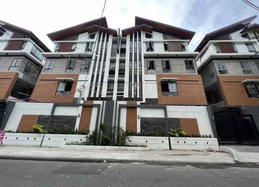 Manila Brandnew Townhouse w/ Home Lift near University Belt, Accessible ...