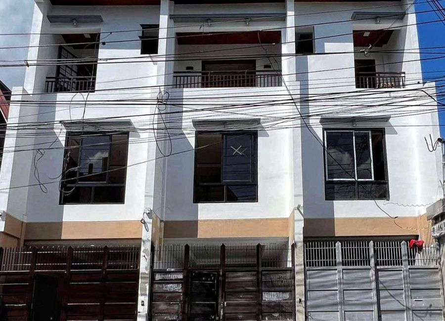 15M- 3 STOREY TOWNHOUSE TRIPLEX UNIT w/ 4 BEDROOMS PLUS CLOSET , FOR ...