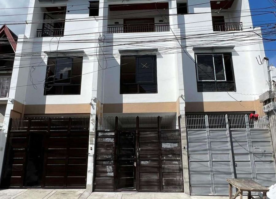 15M- 3 STOREY TOWNHOUSE TRIPLEX UNIT w/ 4 BEDROOMS PLUS CLOSET , FOR ...