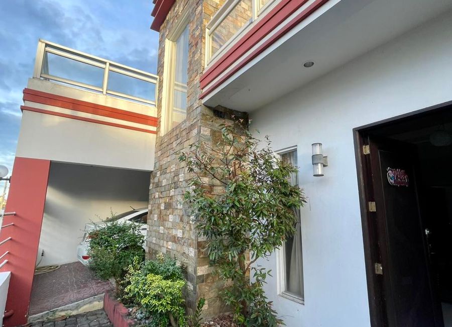 RUSH SALE ‼️ PRE OWNED TWO STOREY HOUSE WITH SWIMMING POOL WALKING ...