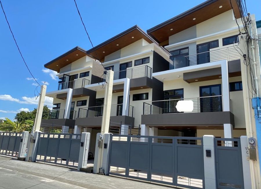 Modern 3 Storey Townhosue in Pasong Tamo Quezon City W/Roofdeck near ...