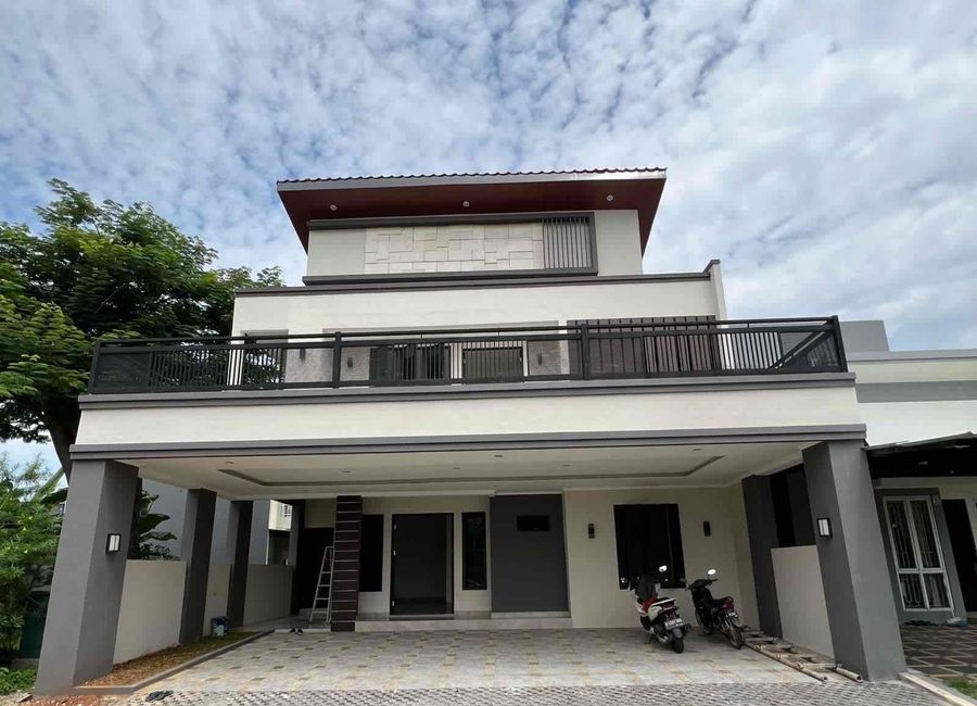 Rumah Baru Modern Hook Taman di Simplicity The Icon BSD City | Lamudi.co.id