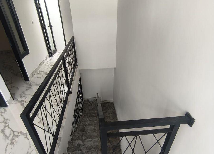 Harga Banting! Rumah 2LT SHM di Rungkut Dari 850JT Jadi 760JT | Lamudi ...