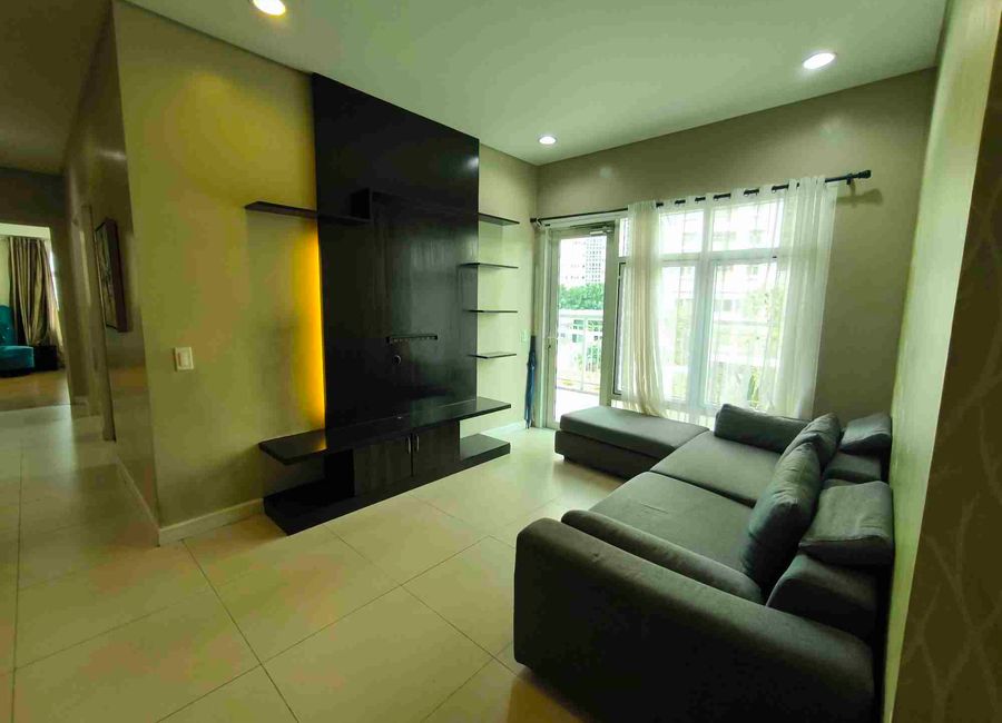 For rent: Pool view 3BR at Red oak of Two Serendra | Lamudi.com.ph