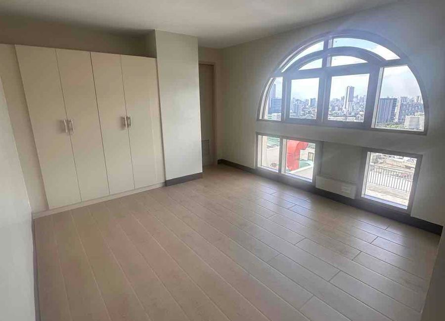 FL:Suntrust Capitol Plaza an oversized 247.73 sqm loft-type 3BR with ...