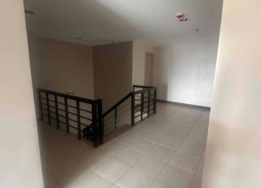 FL:Suntrust Capitol Plaza an oversized 247.73 sqm loft-type 3BR with ...