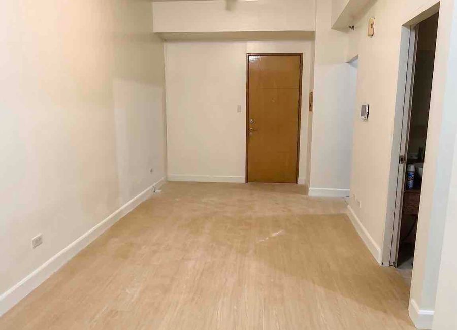 Fire Sale at The Bellagio 2: Renovated 43 sq m Studio | Lamudi.com.ph