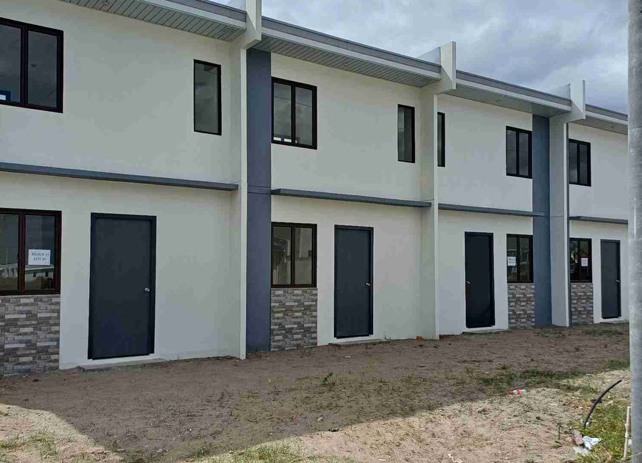 LOFT TYPE INNER UNIT / TOWNHOUSE - HOUSE & LOT READY FOR OCCUPANCY ...