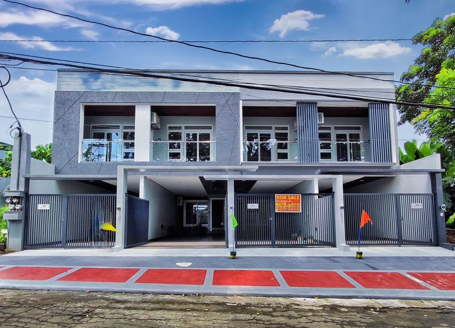 Pasong Tamo, Quezon City Spacious 2-Storey Townhouse w/ 2 CG + Service ...
