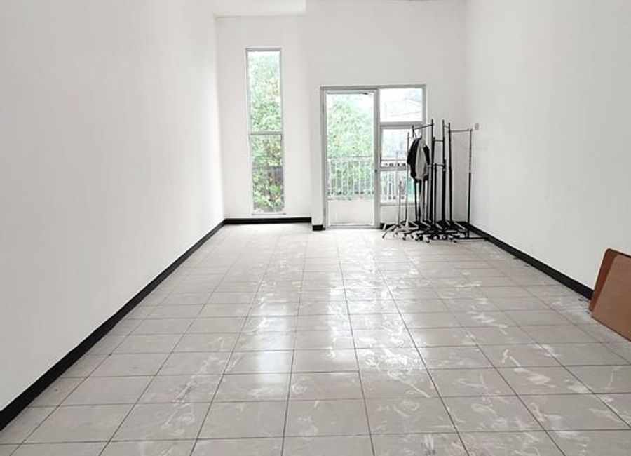 FOR RENT: STRATEGICALLY LOCATED RUKO ON MAIN ROAD NEAR UNEJ JEMBER ...