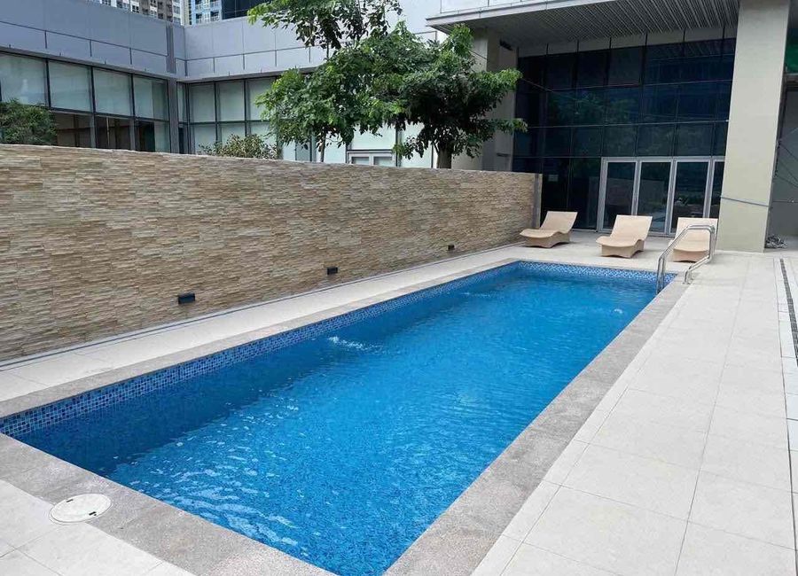 THE SEASONS RESIDENCES NEAR GRAND HYATT, UPTOWN MALL, ST. LUKES ...