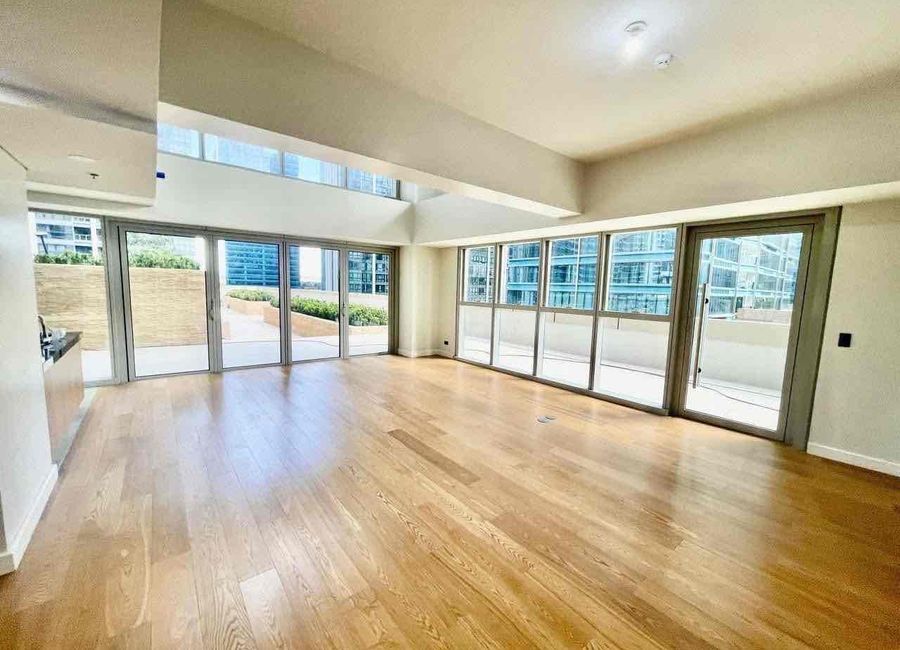 THE SEASONS RESIDENCES NEAR GRAND HYATT, UPTOWN MALL, ST. LUKES ...