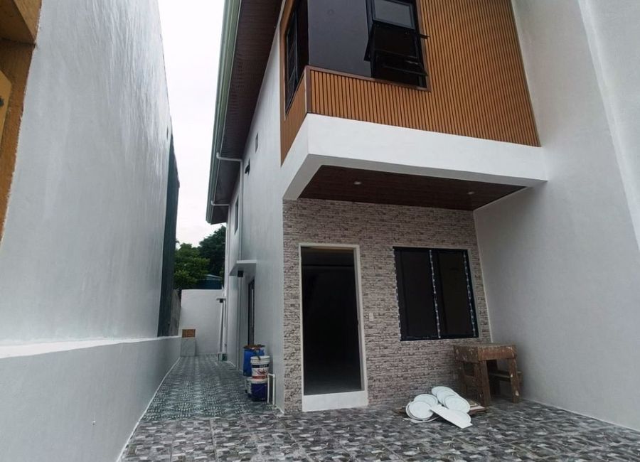 For Sale 4 Bedrooms Single Attached House and Lot in UPS 5 Village ...