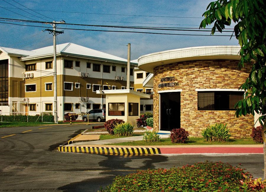 Apartment for Rent: Beechwood/Alabany Philexcel Business Park Clark ...
