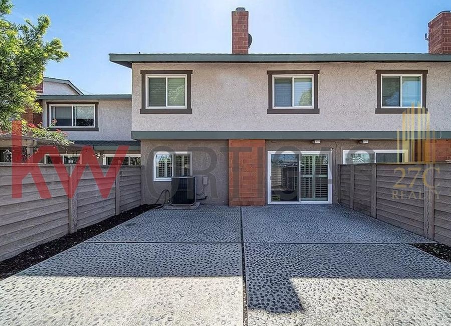 Townhouse for Sale at Village Green Dr, Lakewood, California, USA ...