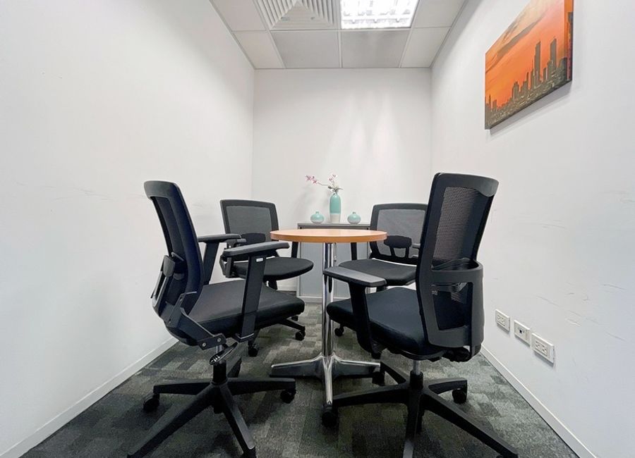 All-inclusive access to professional office space for 3 persons in ...